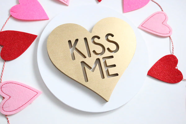 12" Kiss Me Heart Valentine Sign – The Trendy Timber